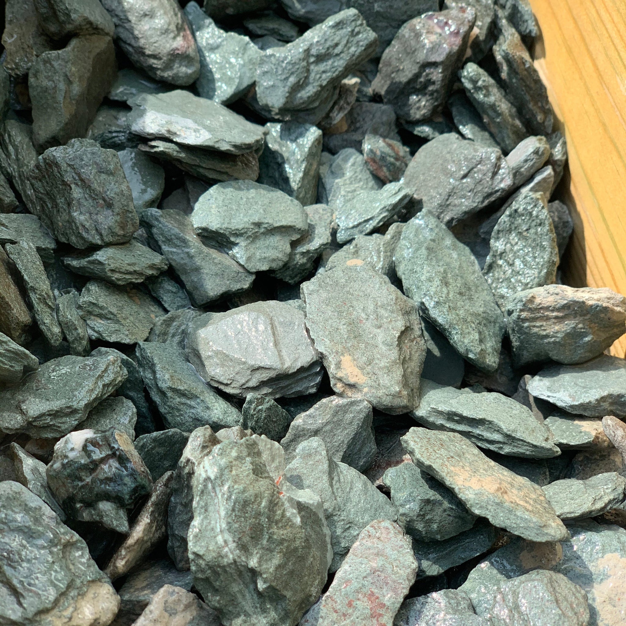 Green Slate 20mm – Booths Garden Centre